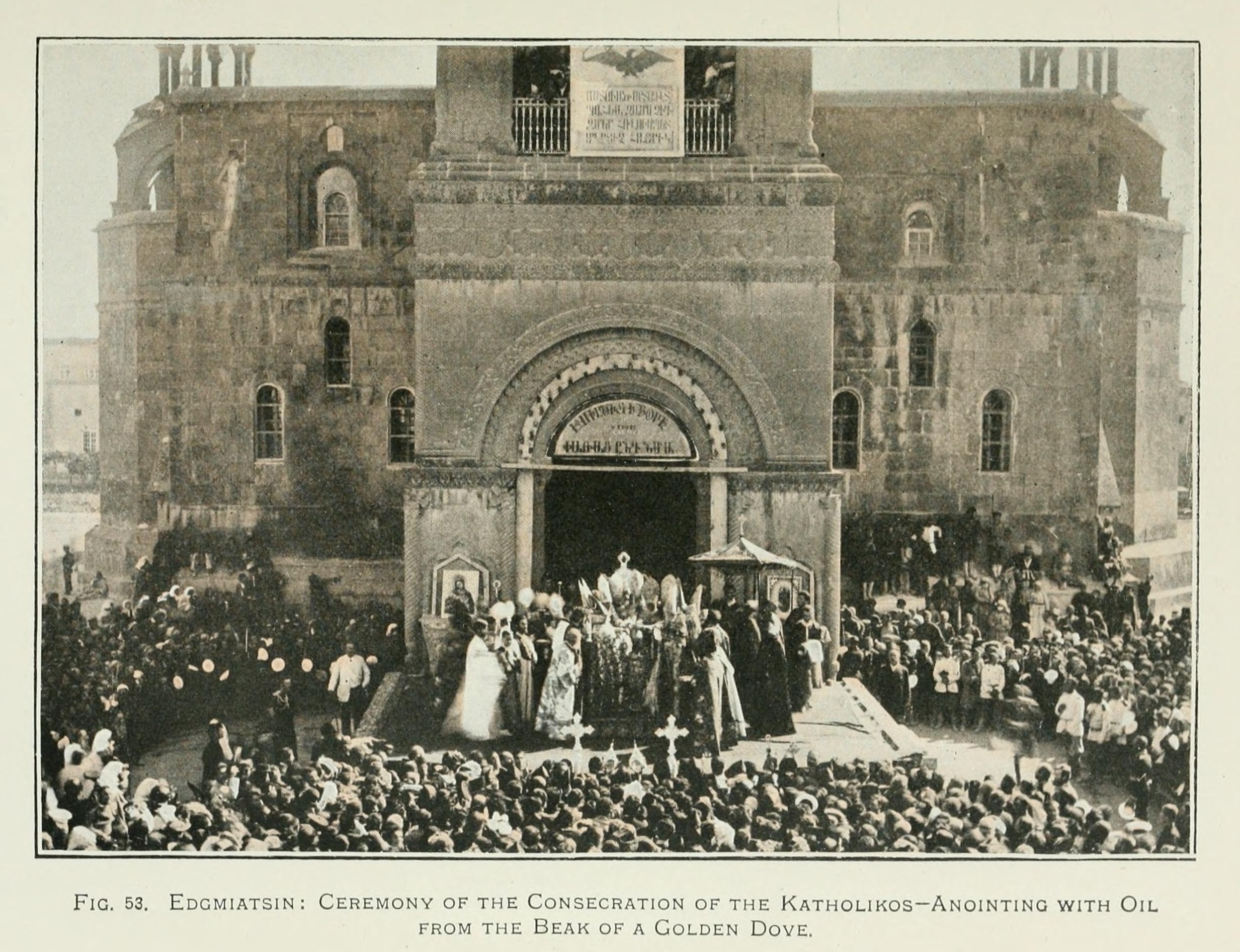 La sede del Catholicós de Todos los Armenios está en Etchmiadzin en ...